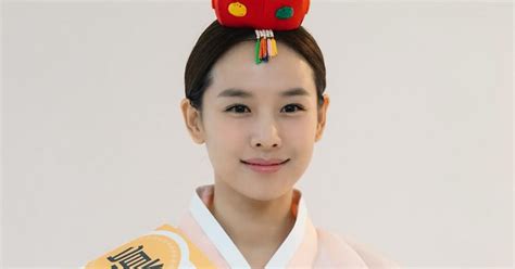 조윤희 이동건 열애설 속 근황 공개20대 아니야