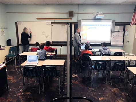 Eliminate Distractions In The Classroom Screenflex Room Dividers