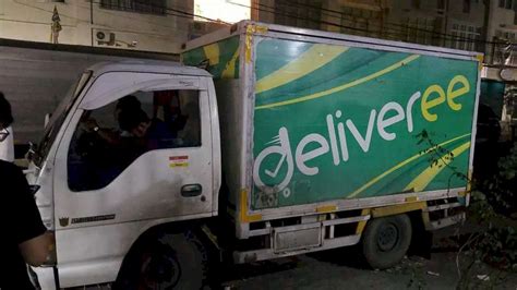 Truk Engkel Isuzu Elf 2001 Mesin Sehat Kaki Bagus Dijual Co Id