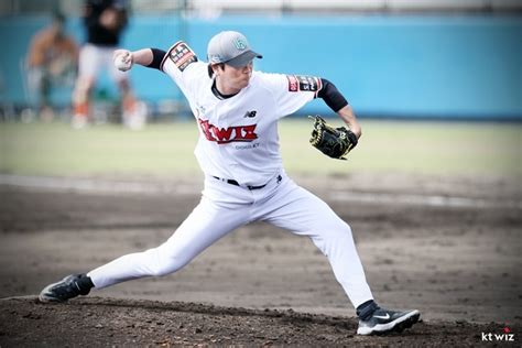 “kt 미래가 밝은 것 같아”…새 소속팀 향한 베테랑 잠수함의 극찬 [mk오키나와]