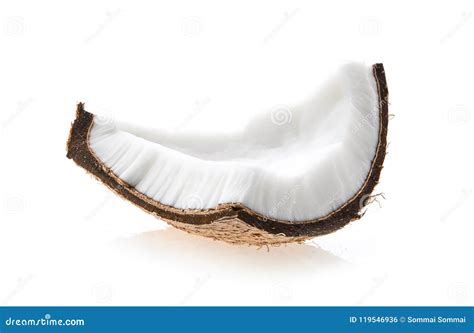 Partes Do Coco Isoladas Em Um Fundo Branco Foto De Stock Imagem De Tropical Isolado 119546936