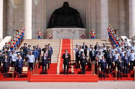 Үндэсний батлан хамгаалахын их сургууль Дотоод хэргийн их сургуулийн төгсөгчид цэргийн цолоо