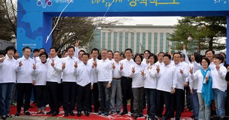 문재인 대표가 청바지에 티셔츠 입은 까닭은