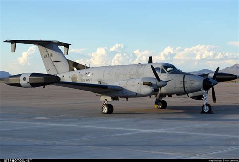 83 24318 Beechcraft Rc 12d Guardrail United States Us Army