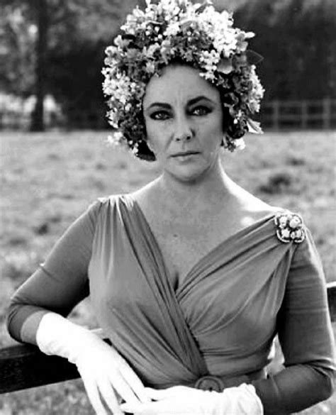 Pin By Saintjoebro On Elizabeth Taylor Elizabeth Taylor Cleopatra