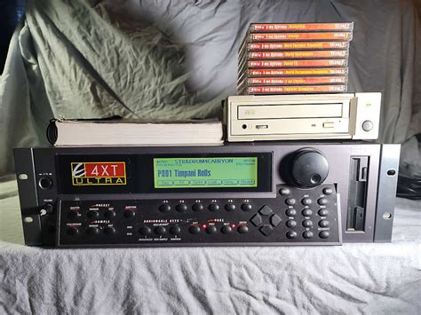 E MU Systems E MU Systems E XT Ultra S Black Green Reverb