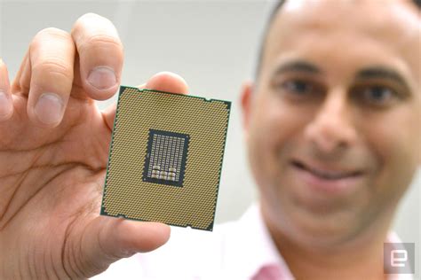 Intel Tells Customers To Stop Using Its Faulty Spectre Patch