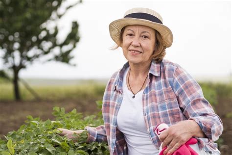 ჩემი ქალიშვილი ქმარს გაშორდა და ჩემთან გადმოვიდა საცხოვრებლად სოფელში ახლა მე მგზავნის ფულის