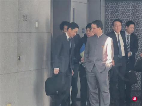 中国官媒发布日外交官 鞠躬”截图 日本抗议 联合早报