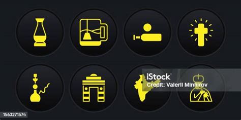 물 담뱃대 기독교 십자가 델리의 인도 게이트 지도 나무 크리켓 방망이와 공 티백이 든 차 한잔 인도 남자가 플루트와 꽃병