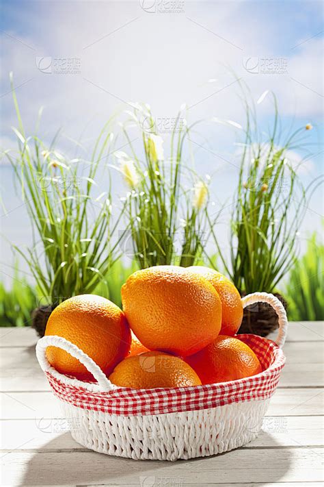 篮子里有橙子