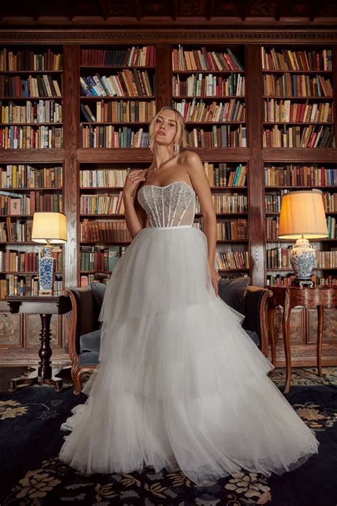 Casablanca - 2558 | The Bridal Rail