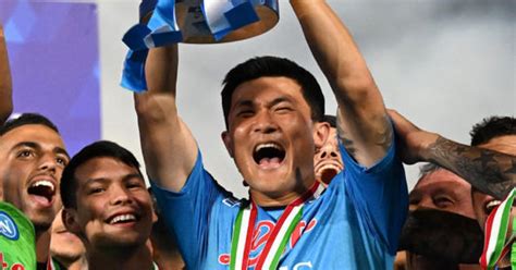 푸른 철기둥 김민재 잊지 못한 나폴리 팬들 다시 영입하면 Ucl 우승 가능해