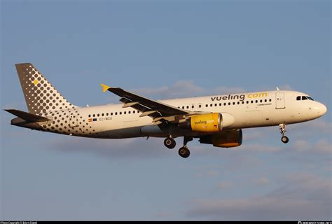 Ec Mcu Vueling Airbus A320 214 Photo By Björn Düwel Id 1321578