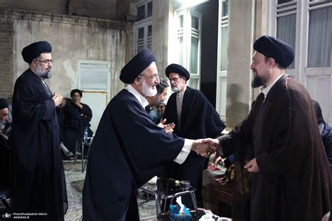 تصاویری متفاوت از سید حسین خمینی بعد از فوت مادرش