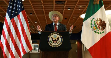 Ken Salazar Se Despide De Su Cargo Como Embajador De Eeuu En México