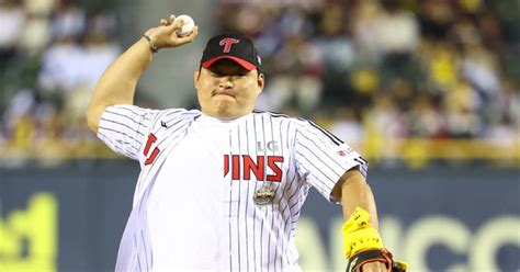 시구하는 파리올림픽 유도 금메달 김민종