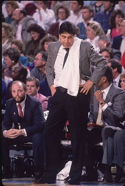North Carolina State Coach Jim Valvano On Sidelines 1989 Old Photo 1 9 00 Picclick Au