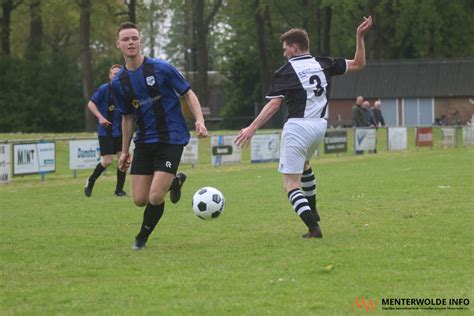 Meeden Speler Jeroen Pierik één Duel Geschorst Na Rood Tegen Tynaarlo