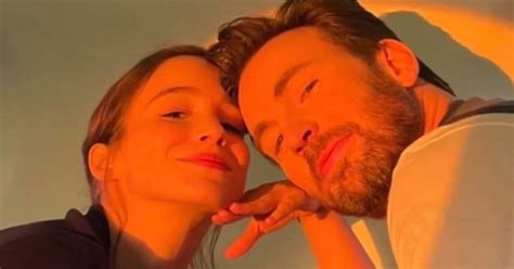 캡틴 크리스 에반스 16세 연하 여친과 깨볶네 달달 투샷 공개