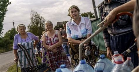 자원입대 우크라 여성 5만명 넘어 지뢰제거 등 역할 커지지만 성불평등 여전