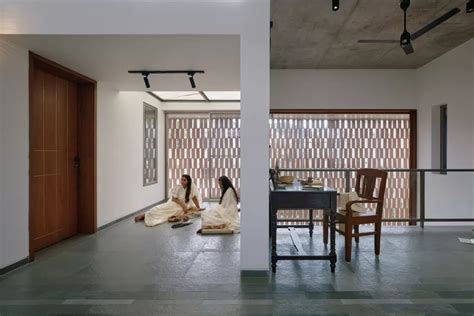 The Planning Entails An Introverted Spatial Relationship That Blurs The Boundaries Sto M P