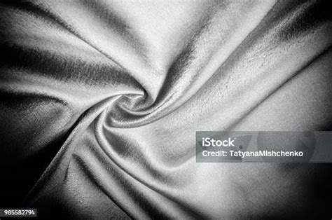 텍스처 패턴입니다 실크 직물의 직물은 검은색 이 금속 검정 초록 자 카드 직물은 물 아래는 인 어로 마법 빛나는 금속 그늘은 색상의 스프레이와 혼합 강철에 대한 스톡 사진