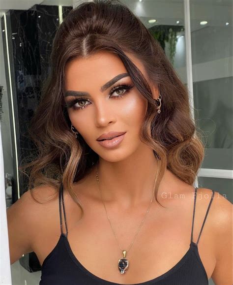 Pin By Roz Mikhail On Hair And Makeup Hair Makeup Pretty Hair Color