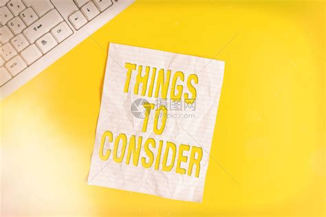 显示要考虑的事项的文本符号商业照片展示仔细考虑一些事情以便做出决定在黄色背景上方的笔记本上复制空间高清图片下载 正版图片504600093 摄图网