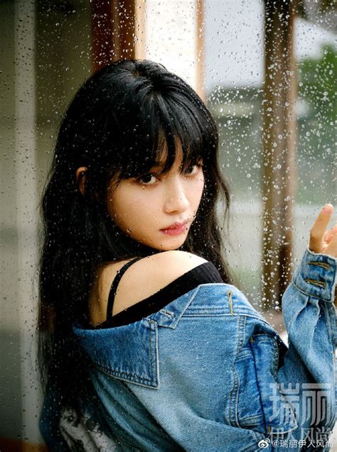 Sun Yi Poses For Photo Shoot China Entertainment News Poses For