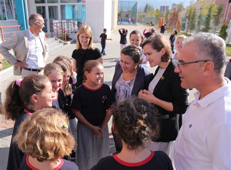Braktisja E Shkollës Ministrja E Arsimit Diskutim Me Përfaqësuesin E