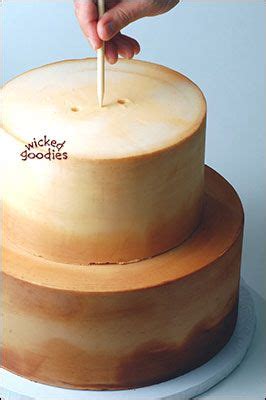 Stacked Cake Techniques Using Wood Dowels