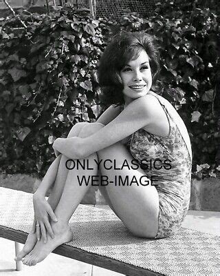 Cute Beautiful Mary Tyler Moore In Swimsuit By Pool 8x10 Photo Pinup