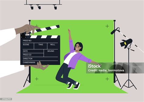 생동감 넘치는 캐릭터가 절벽에서 떨어지는 시늉을 하며 조명이 밝은 크로마키 스튜디오에서 안전하게 연기하는 생생한 배경은 영화 제작의 창의성을 강조합니다 Film