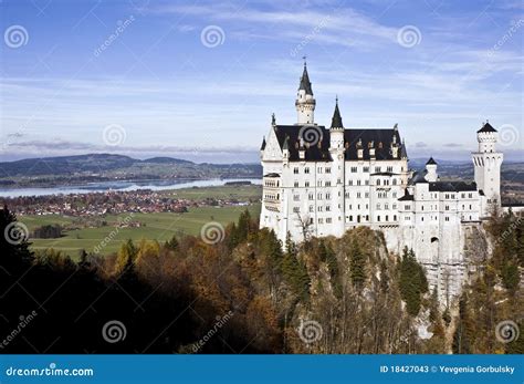 Castillo De Neuschwanstein En Alemania Imagen De Archivo Imagen De