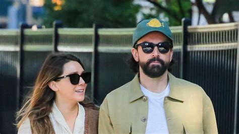 Elizabeth Olsen And Boyfriend Elizabeth Olsen Takes A Walk With