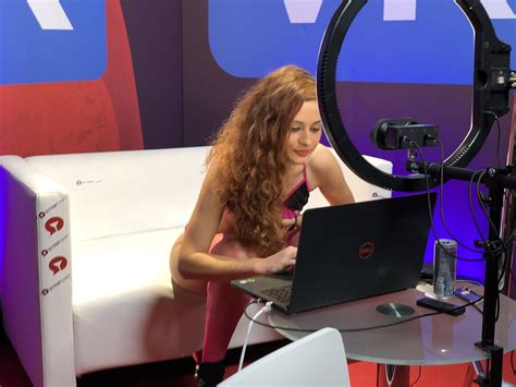Behind The Screen The Life Of A Webcam Model Fapely
