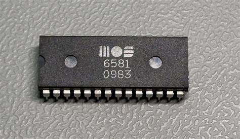Replace A Faulty SID Sound Chip In A Commodore Or With A Newly