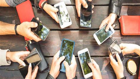 mobiles పోయిన ఫోన్లు దొరికాయి అందులో మీ మొబైల్ ఉందో తెలుసుకోండి
