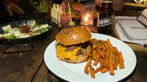 Top 7 Best Burgers In Playa Del Carmen
