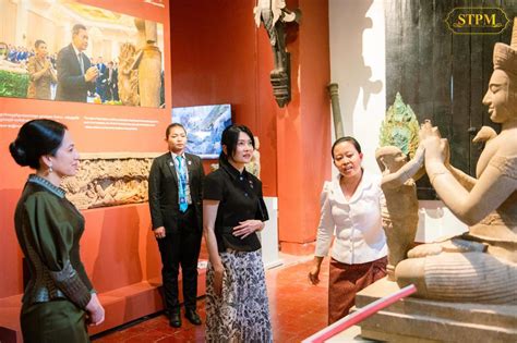 លោកជំទាវបណ្ឌិត ពេជ ចន្ទមុន្នី ហ៊ុនម៉ាណែត រួមដំណើរជាមួយភរិយានាយករដ្ឋមន្រ្តីសិង្ហបុរី