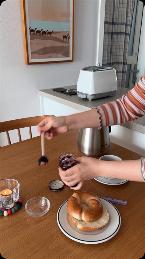 민트초코별ㅣ우드인테리어ㅣ홈카페 제품협찬 구름처럼 가볍고 포근한 포렌 더험블 이불이 도착했다 부드러운 촉감 때문에 덮을 때마다 기분이 좋다 무겁지 않고 퐁신퐁신한데