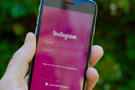 Instagram Is Stealing Users Location And Sending It To Facebook