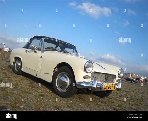 Classic british sports car evening hi-res stock photography and images ...