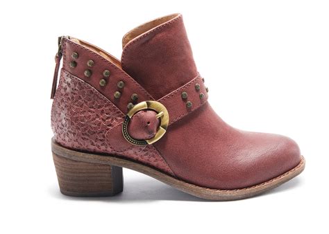 Melania Halsa Footwear