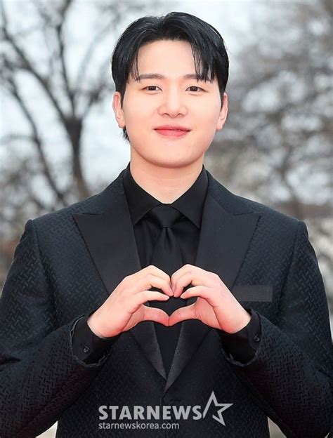 멜로망스 김민석 걸그룹 성희롱 투표 해명 잘못 눌러 곧바로 취소