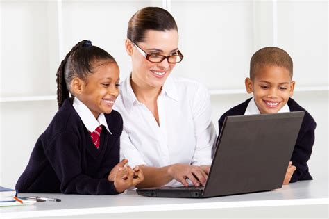Elementary Teacher Teaching Computer Class Connectthedotslearning