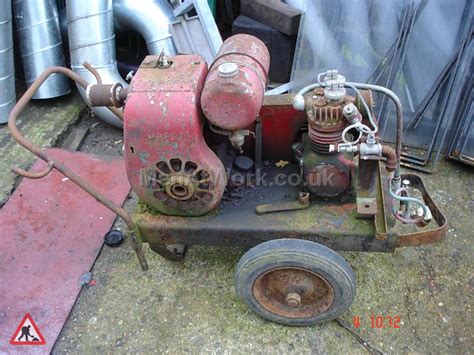 Men At Work Compressor Old Style