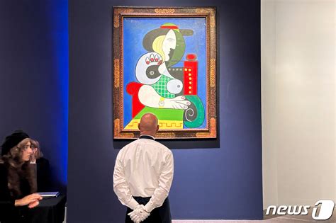 피카소 ‘시계를 찬 여인 1820억 원에 팔려