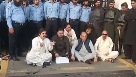 Speaker Bars Pti Ex Mnas From Attending Proceedings